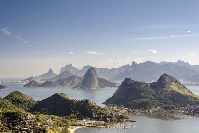 Mare E Montagne Di Rio De Janeiro Immagine Stock - Immagine di baia ...