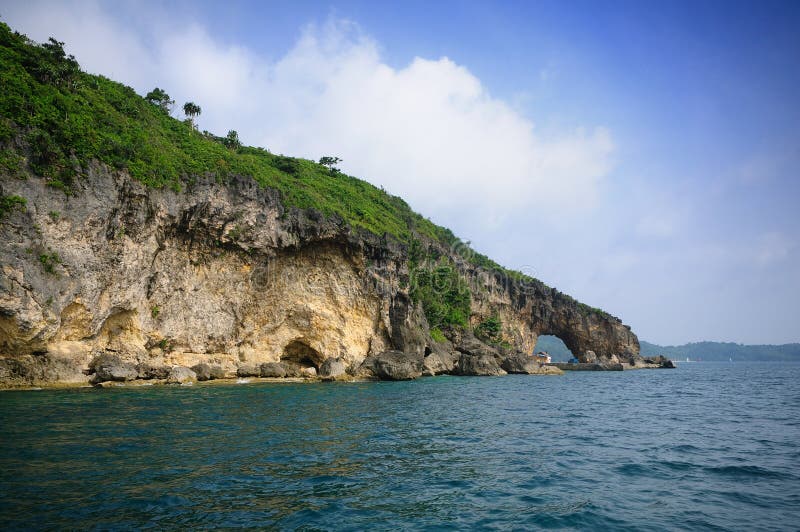 Mare ed isola fotografia stock. Immagine di isola, vacanza - 11338470