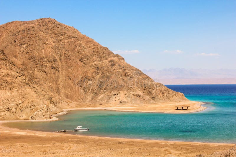 Mare & Mountain View Della Baia Del Fiordo a Taba, Egitto Immagine ...