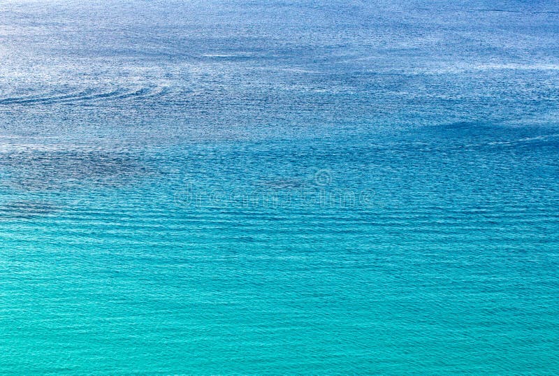 Mare verde smeraldo fotografia stock. Immagine di smeraldo - 2075922