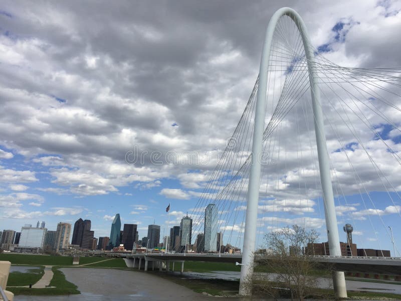 Margaret Hunt Hill Bridge and Dallas Skyline Editorial Image - Image of ...
