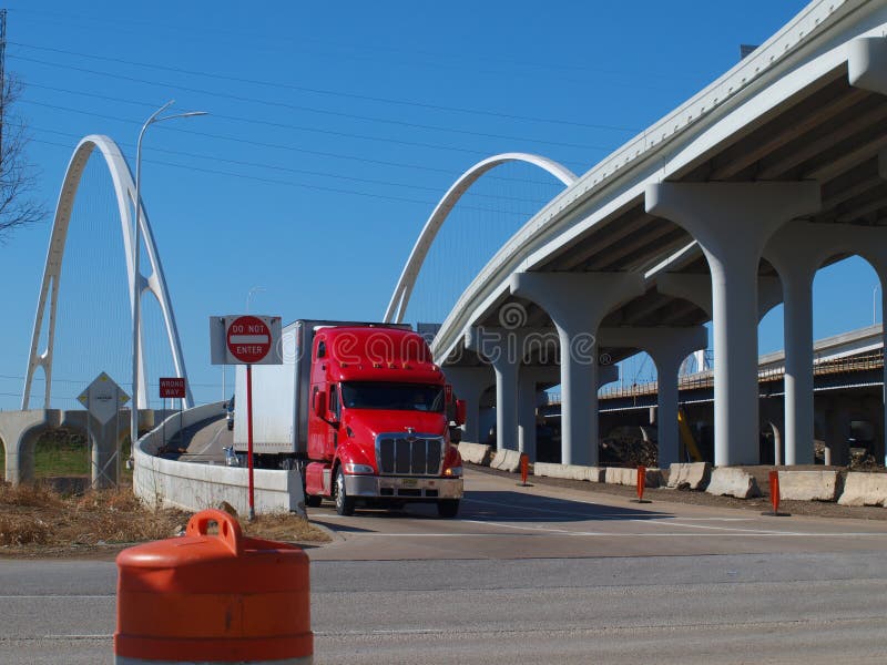Margaret McDermott Bridge at Riverfront Exit Off I-30 Editorial Photo ...