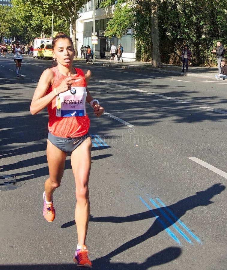 Runner Maria Akraka editorial photography. Image of message - 102163487