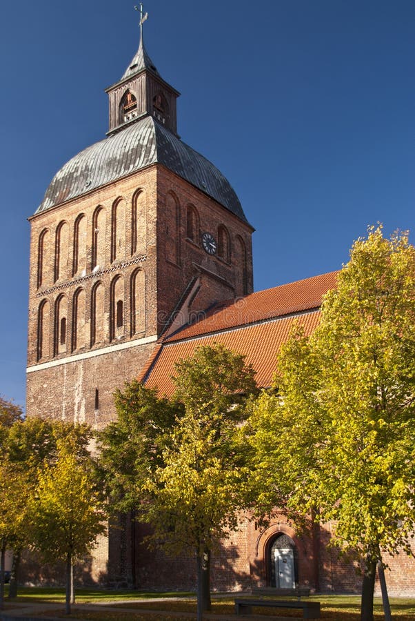 Marienkirche Ribnitz-Damgarten Stockfoto - Bild von ziegelstein ...