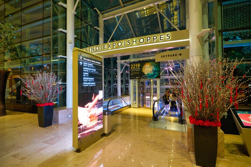 Marina Bay Sands in Singapore Editorial Photo - Image of sign ...