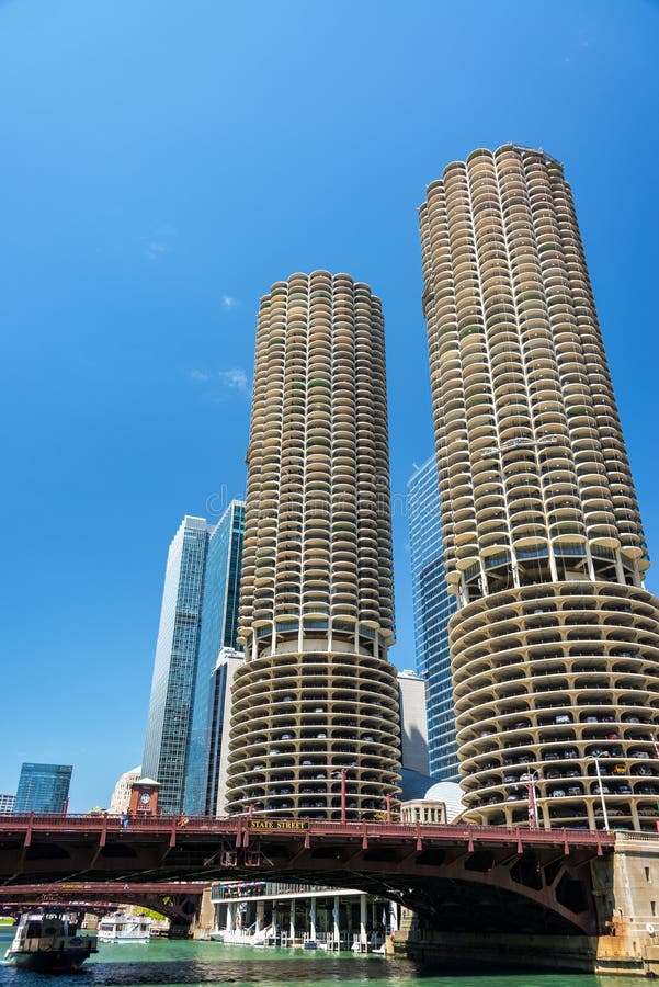 Marina City in Chicago editorial image. Image of tourism - 99537005