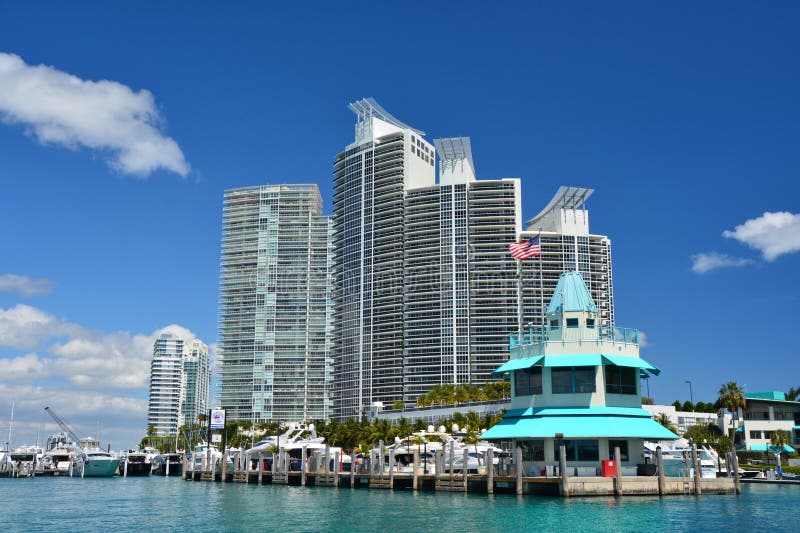 Marina in Miami Beach editorial stock image. Image of luxury - 95155589