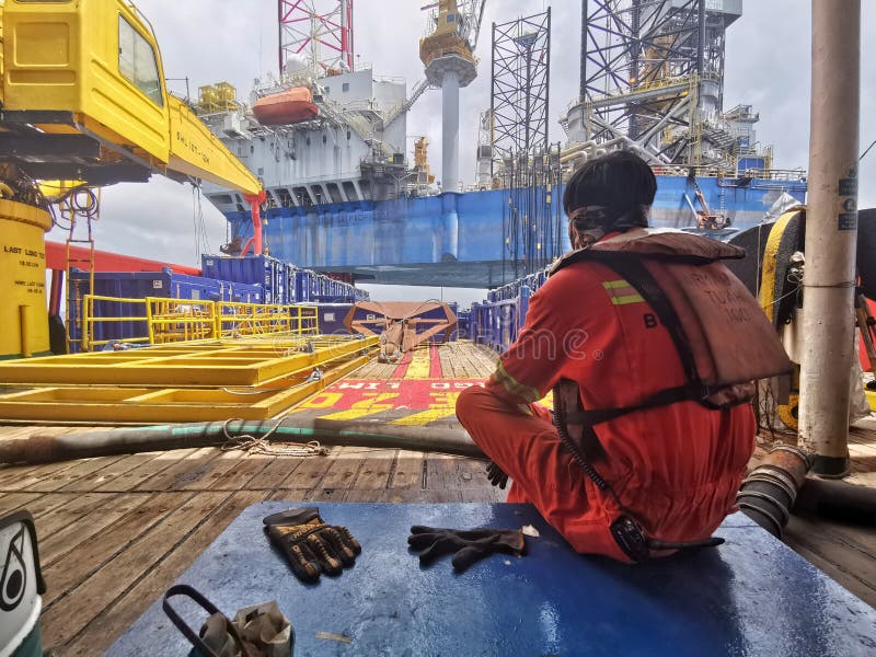 Marine Crew Get Ready To Work Near Jack Up Rig Editorial Image - Image ...