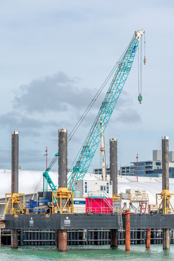 Marine Platform with Lattice Boom Crane Editorial Photo - Image of ...