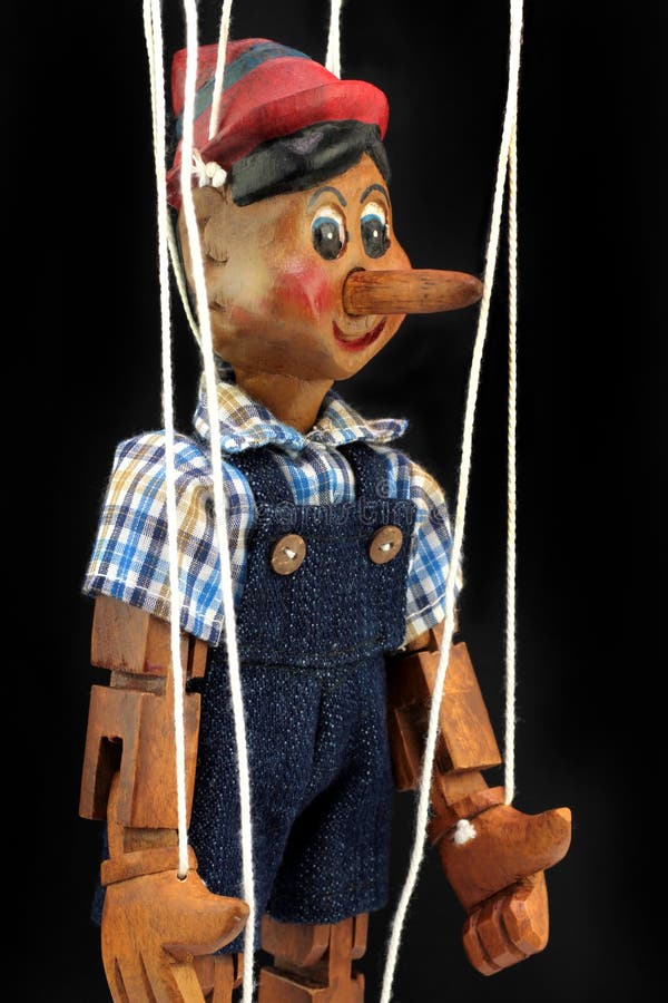 Marionnette En Bois Faite Main Pinocchio Photo stock - Image du ...