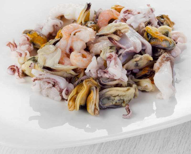 Marisco misturado cru imagem de stock. Imagem de gourmet - 35640171