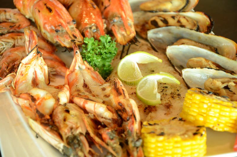 Mariscos Asados a La Parilla Imagen de archivo - Imagen de mariscos ...
