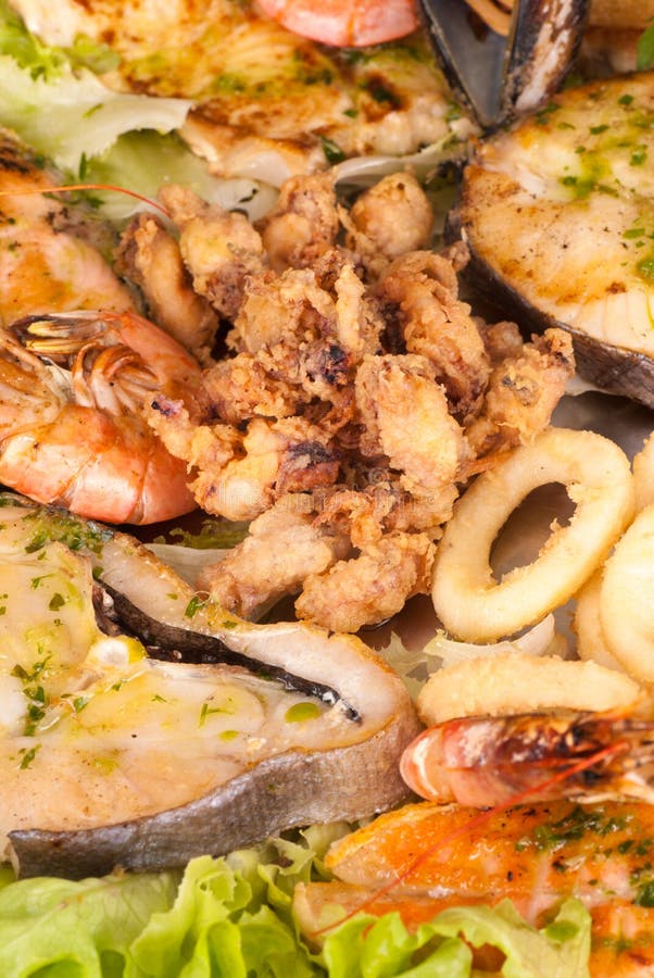 Mariscos Asados A La Parrilla Foto de archivo - Imagen de asados ...