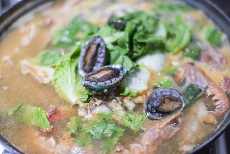 Budae Jijae De Caldo Caliente Coreano Con Queso Fundido Foto de archivo ...