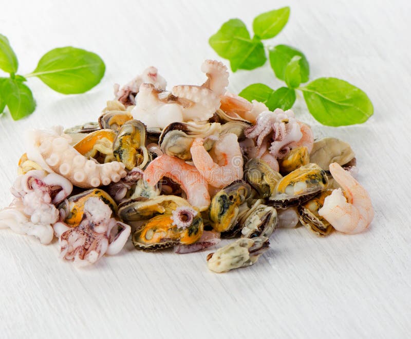 Marisco crudo mixto imagen de archivo. Imagen de alimento - 35639833