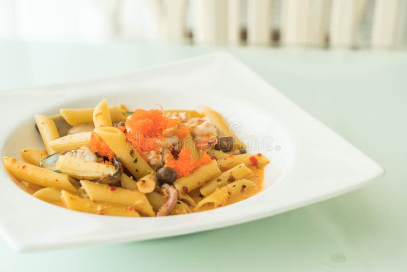 Mariscos Picantes Del Penne Foto de archivo - Imagen de plato ...