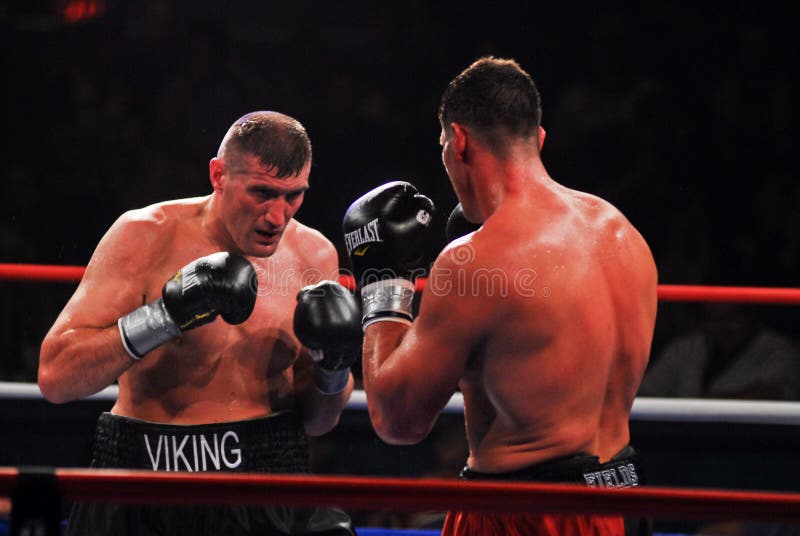 Mariusz Wach Battles Tye Fields Editorial Photography - Image of trunks ...