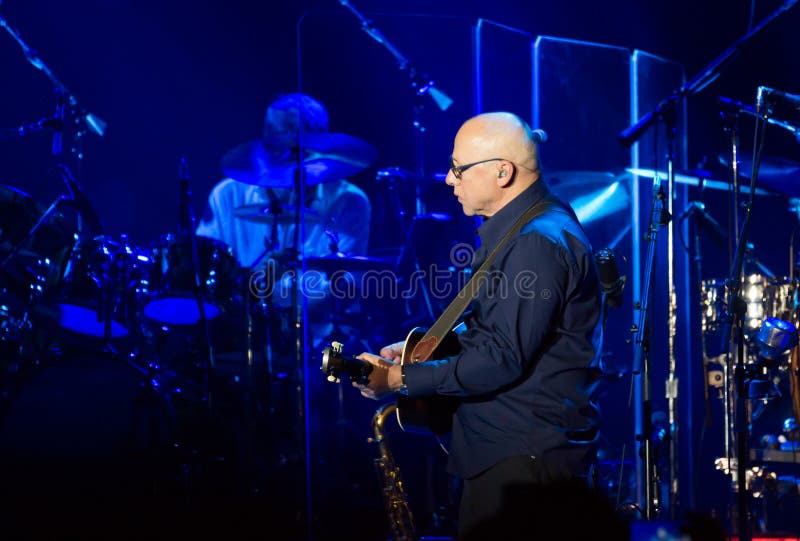 Mark Knopfler Performing at Barcelona Editorial Photography - Image of ... Mark Knopfler Performing at Barcelona Editorial Photography - Image of ...