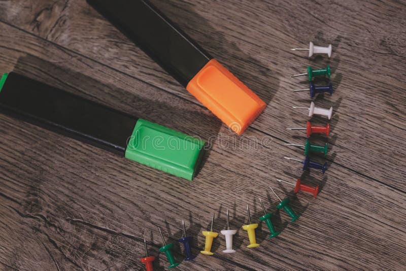 Markers and drawing pins stock photo. Image of supplies - 112780090