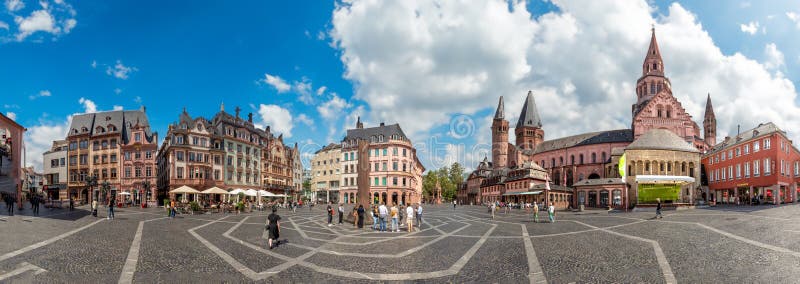 The Market Square in the Old Town of Mainz, Germany with Cathedral ...