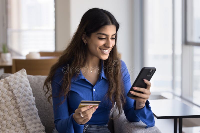 Marketplace Client Enjoy Shopping Using Card Phone Stock Photos - Free ...