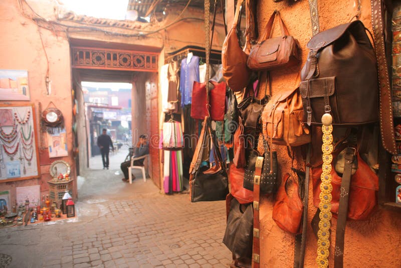 Frauen Auf Marokkanischem Markt in Marrakesch, Marokko Stockfoto - Bild ...