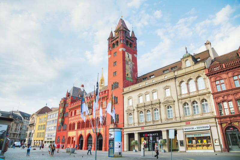 Marktplatz Mit Dem Rathaus in Basel Redaktionelles Foto - Bild von ...