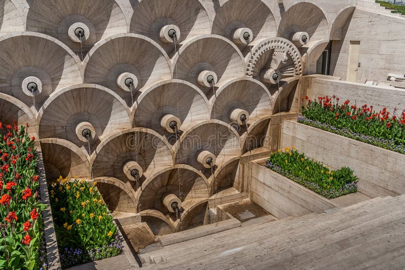 Kaskad i Yerevan Armenien fotografering för bildbyråer. Bild av sten ...