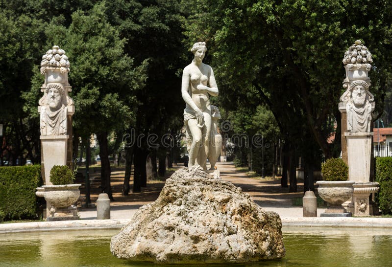 Marmorstatuen Im Landhaus Borghese, Allgemeiner Park in Rom Italien ...