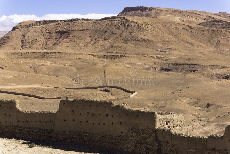 Marokkaanse Woestijn En Berg Stock Foto - Image of toerisme, ruïnes ...