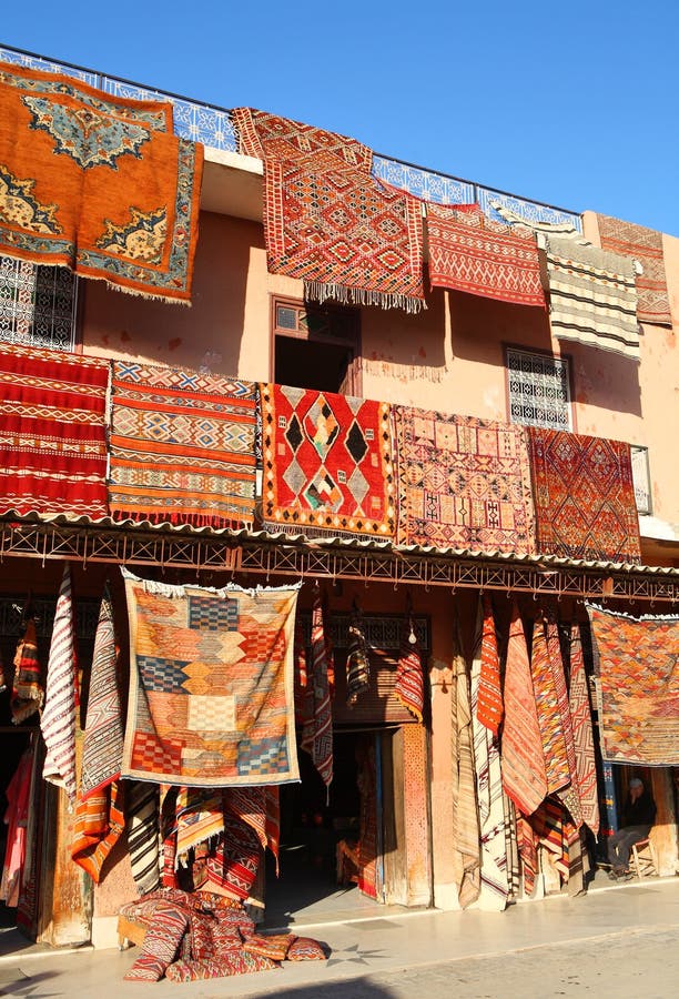 Teppiche in Den Souks Von Marrakesch Stockbild - Bild von ...