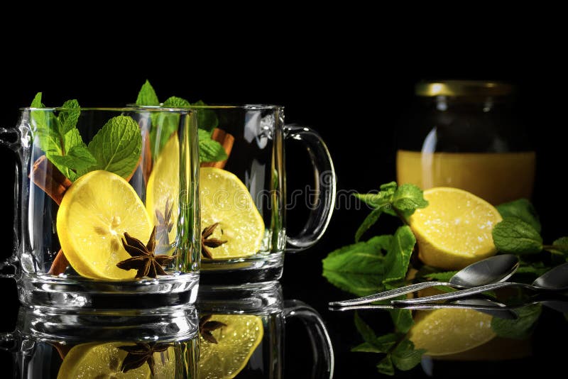 Marokkanischer Tee Mit Honig Stockbild - Bild von marrakesch, minze ...