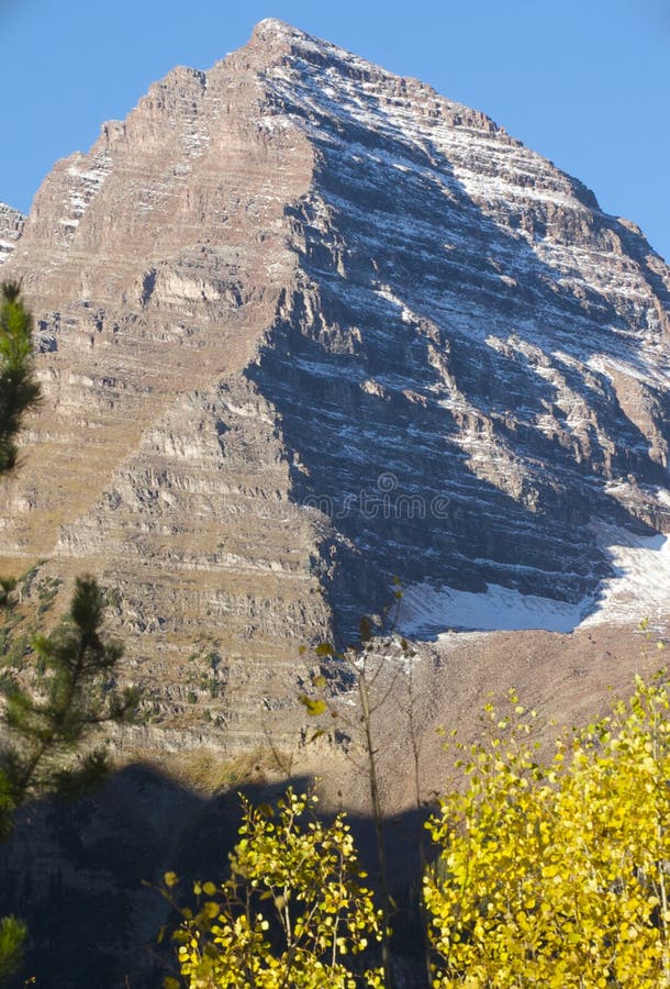 Maroon Bells in Autumn stock image. Image of golden, nature - 11345909