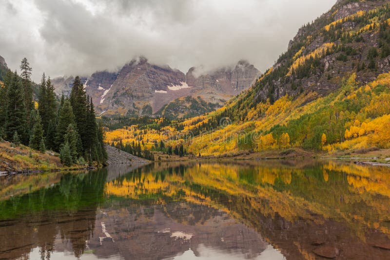 Maroon Bells Autumn Reflection Stock Image - Image of reflection ...