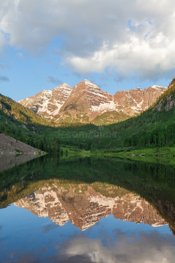 Maroon Bells Summer Reflection Stock Photo - Image of wilderness ...