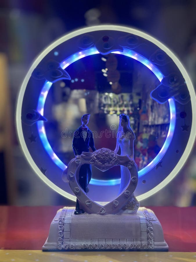 Marriage Couple Proposal Statue Gift Concept Stock Photo - Image of ...