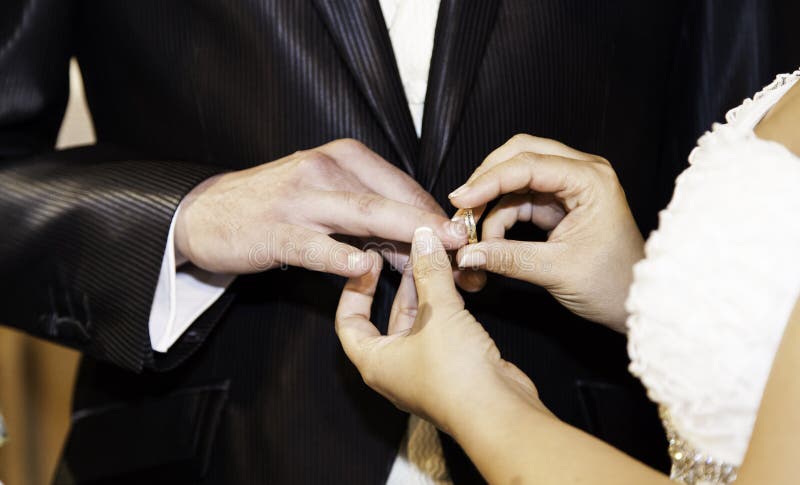 Marriage Putting on the Ring Stock Image - Image of hand, engagement ...