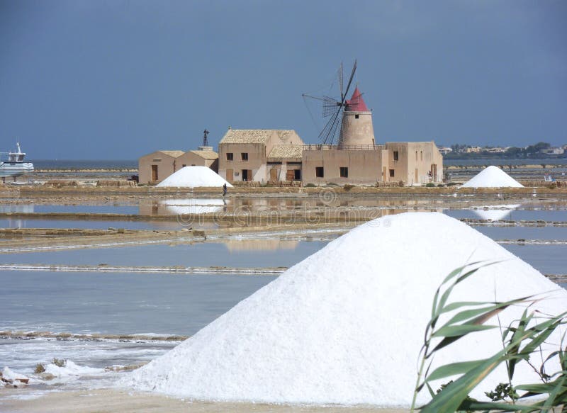 Marsala - Salina De La Laguna Imagen de archivo - Imagen de laguna ...
