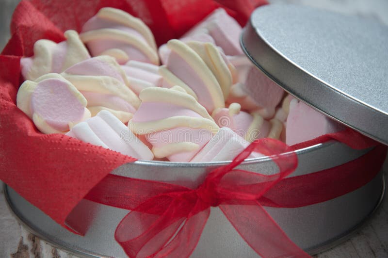 Marshmallow in the Gift Box Stock Photo - Image of roll, food: 27478434