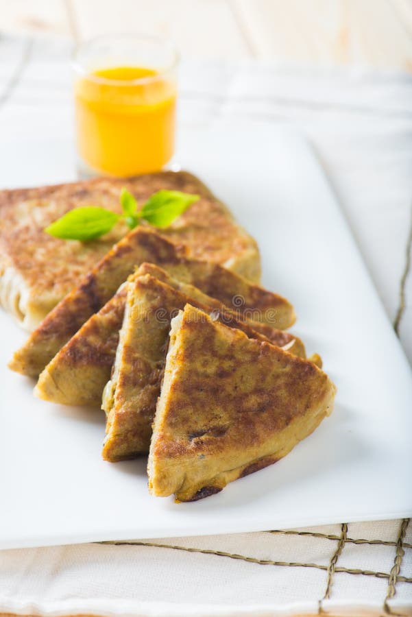 Mutabbaq a Popular Arab Ramadan Food Where Bread If Stuffed with Stock ...