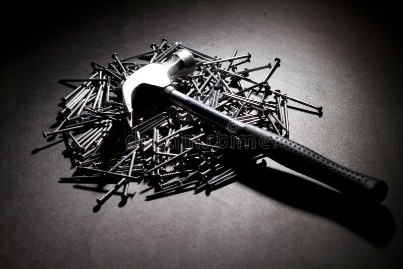 Martillo y clavos imagen de archivo. Imagen de industrial - 18622725