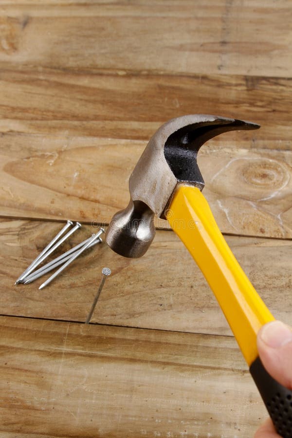 Martillos y clavos imagen de archivo. Imagen de adentro - 6284693