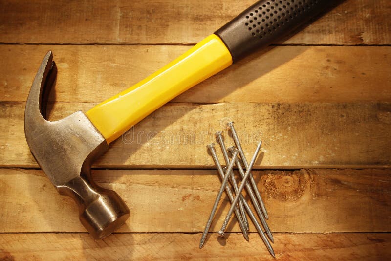 Martillo y clavos imagen de archivo. Imagen de cubierta - 25251041
