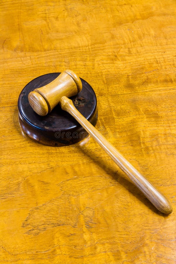 Martillo y mazo foto de archivo. Imagen de judicial, courtroom - 70632108