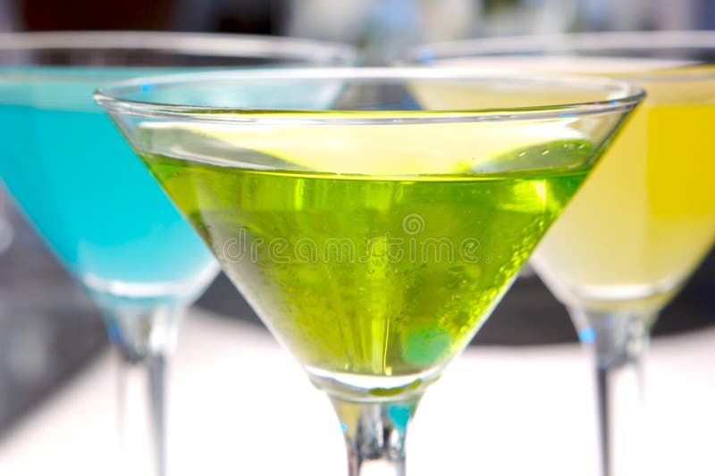 Cocktail Vert De Martini Dans Le Verre Image stock - Image du luxe ...