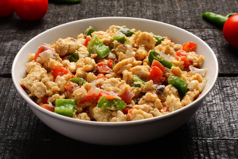 Masala Anda Bhurji or Egg Bhurji Stock Photo - Image of food, ceramic ...