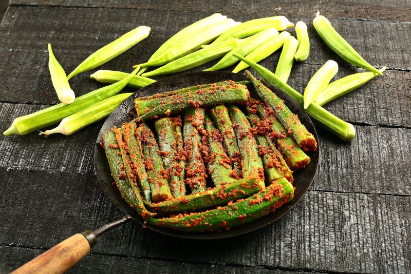 Masala Di Bhindi Con I Gombi Immagine Stock - Immagine di alimento ...