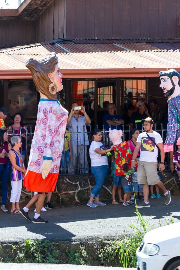 Mascaradas en Costa Rica fotografía editorial. Imagen de familias ...