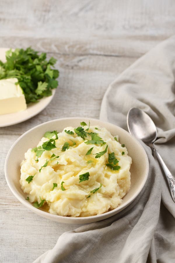 Mashed Potatoes with Butter Stock Image - Image of herbs, hour: 200340215