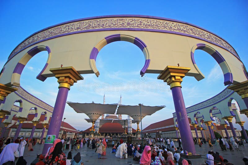 Masjid Agung Semarang Mosque Editorial Photo - Image of pray ...